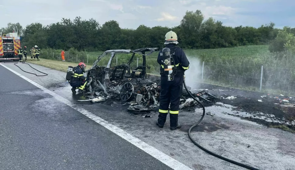 Izgorio BMW na autocesti A3 kod Županje