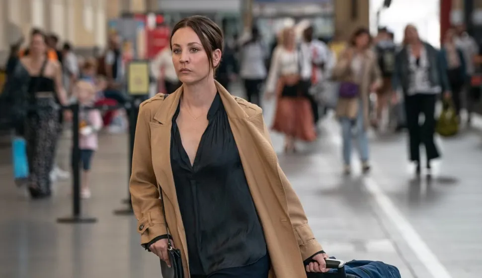 Kaley Cuoco uvučena je u mrežu intriga i opasnosti u “Vanished”